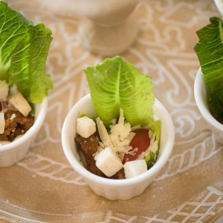 รับเหมาทำโรงอาหาร ดูแลอาหารสวัสดิการพนักงาน | Dee Catering