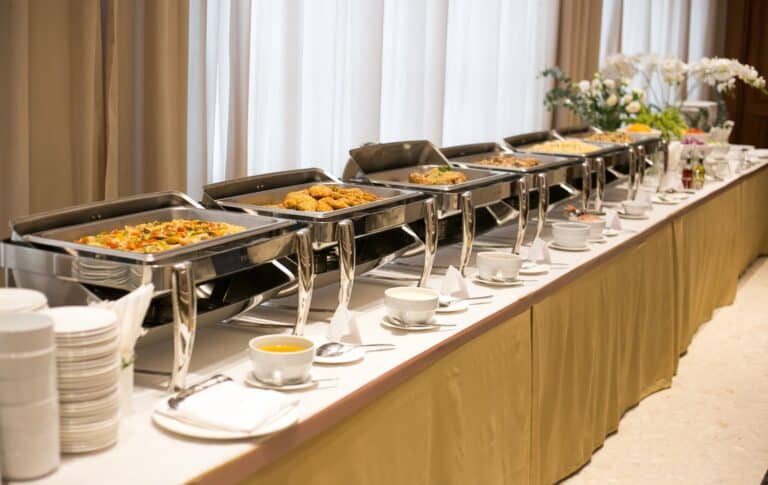 รับเหมาทำโรงอาหาร ดูแลอาหารสวัสดิการพนักงาน | Dee Catering